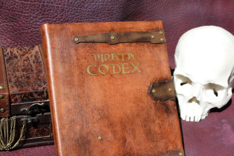 The Pirate Code (Pirata Codex) Pirates of the Caribbean Book Replica ...
